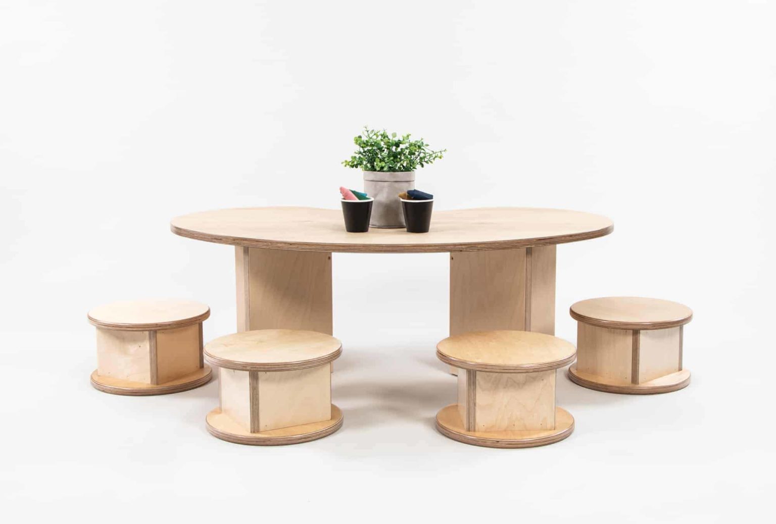 Kidney Table & Toadstools (Set) - Starex